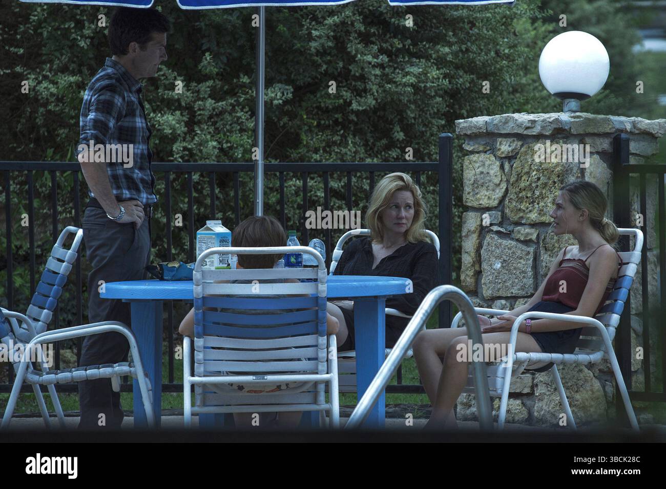 Jason Bateman, Skyler Gaertner, Laura Linney, Sofia Hublitz, "Ozark ...