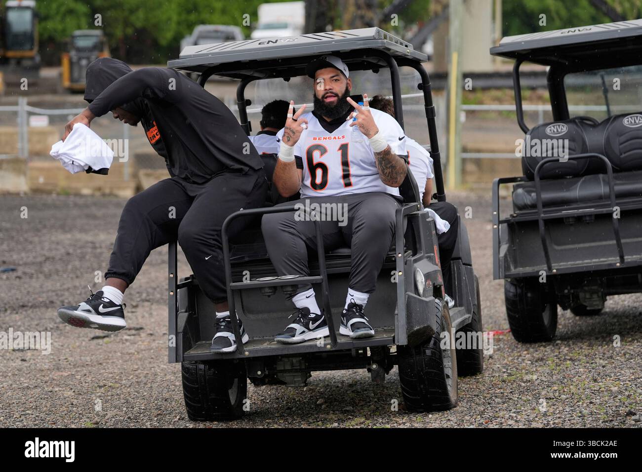 Cincinnati Bengals offensive tackle Amarius Mims, left, and guard Cody ...