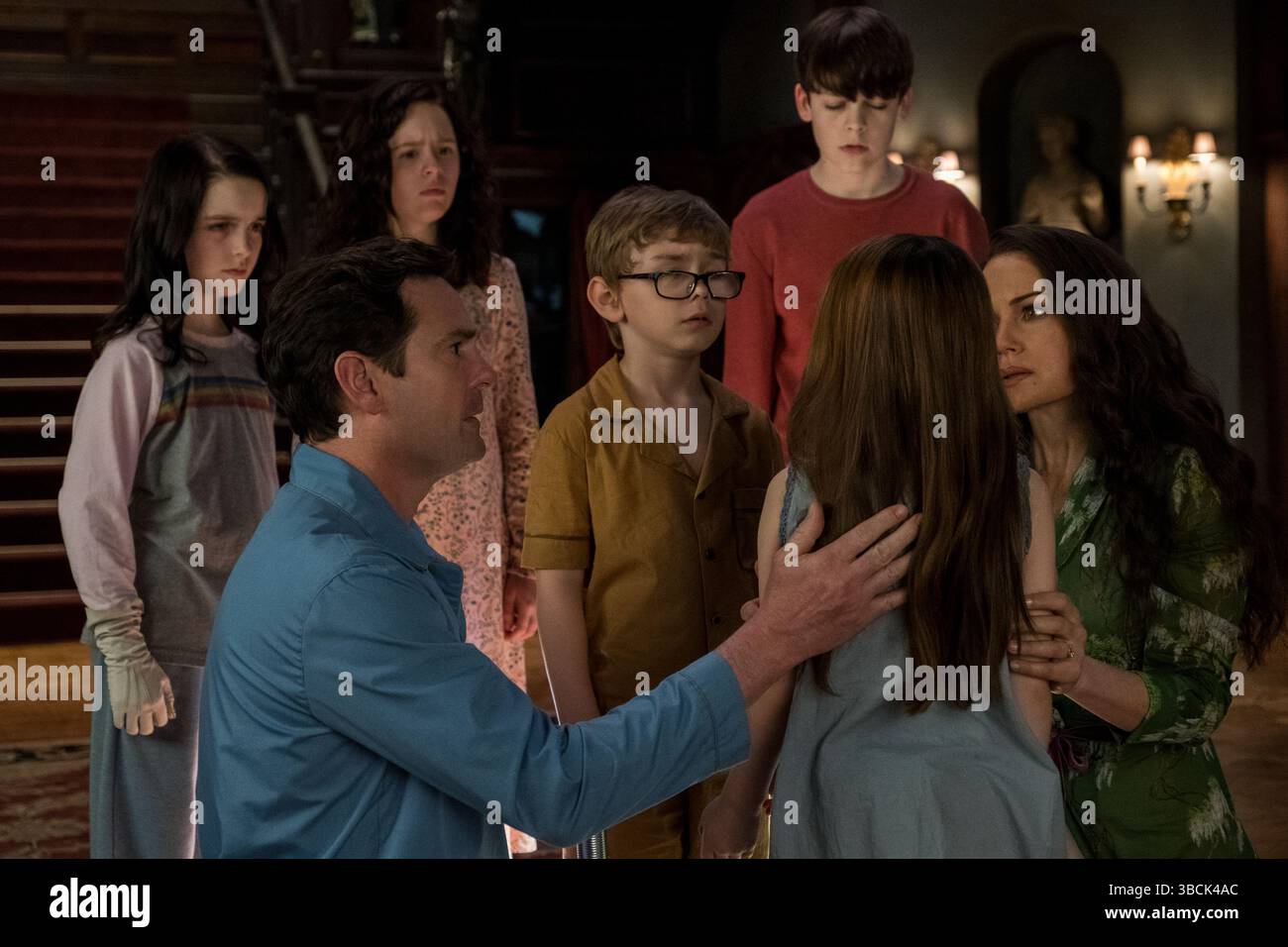 McKenna Grace, Lulu Wilson, Henry Thomas, Julian Hillard, Paxton ...