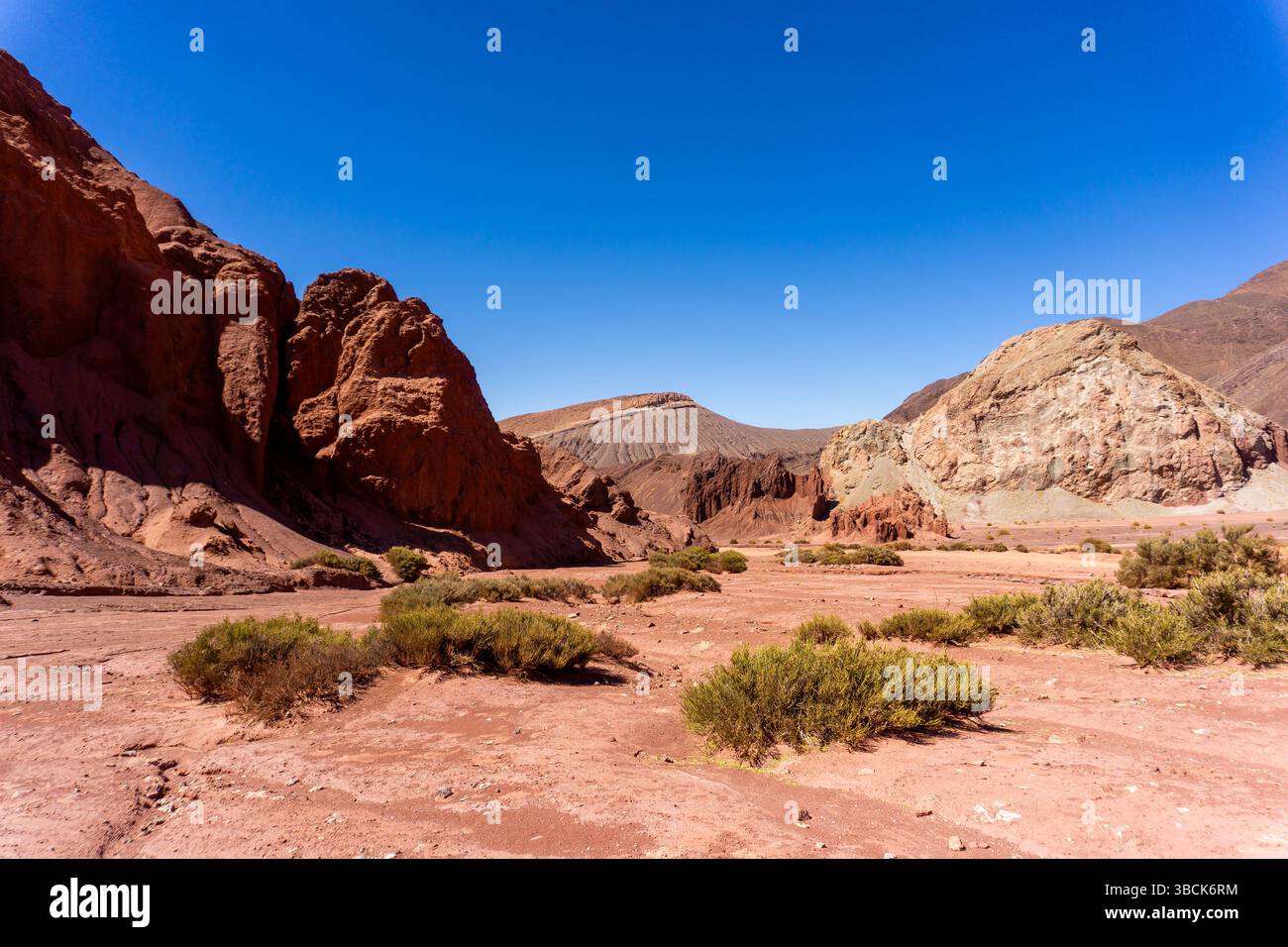 Vibrant Rock Formations and Red Clay Mountains in Rainbow Valley ...