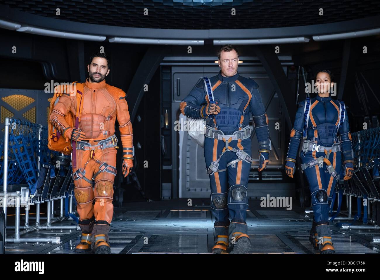 Ignacio Serricchio, Toby Stephens, Taylor Russell, "Lost In Space ...