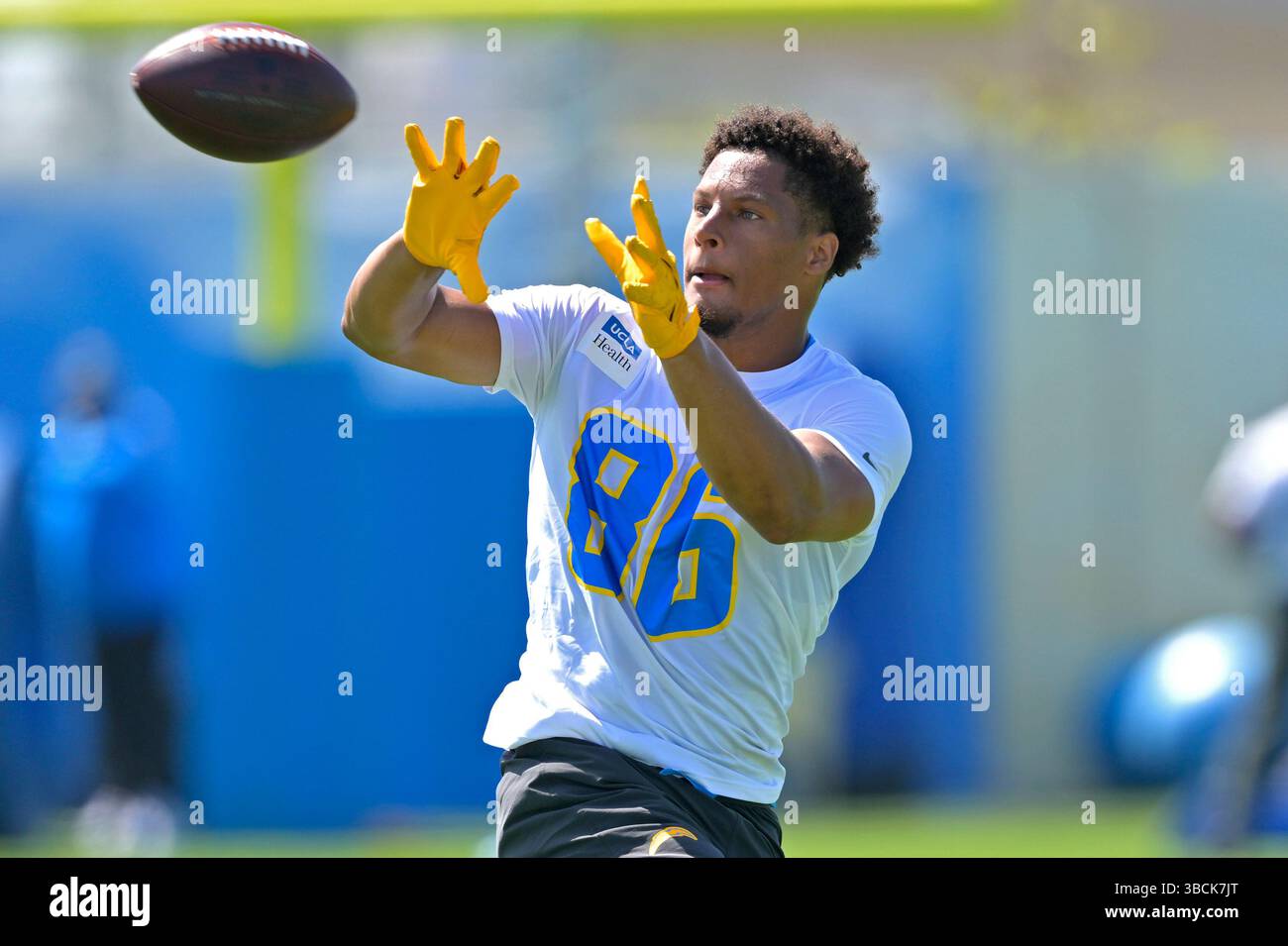 Los Angeles Chargers tight end Oronde Gadsden II catches a pass during ...
