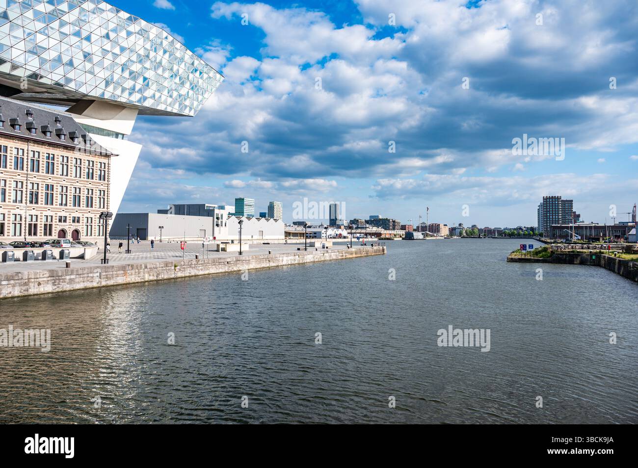 The Havenhuis, contemporary office building of the government of the ...