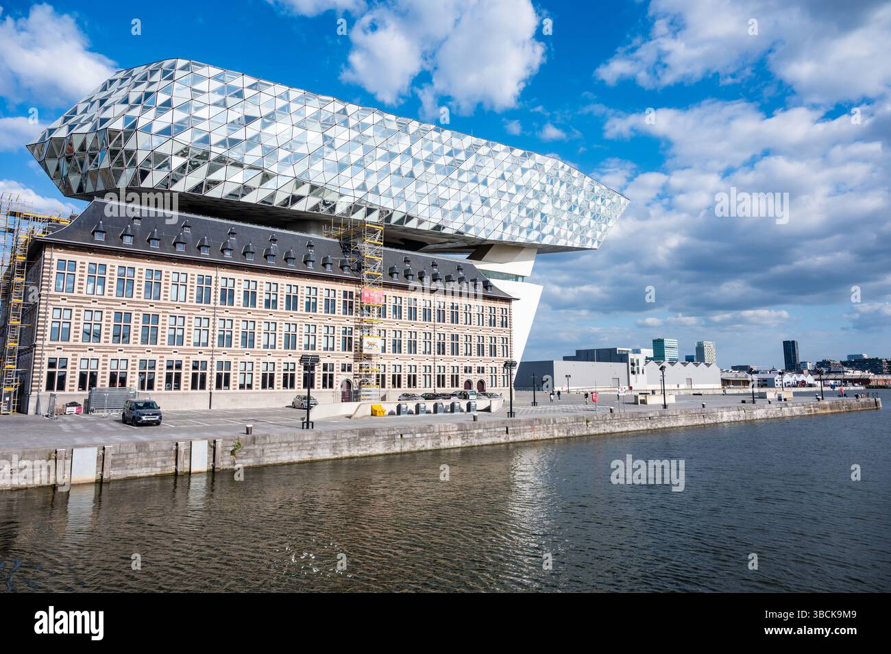 The Havenhuis, contemporary office building of the government of the ...
