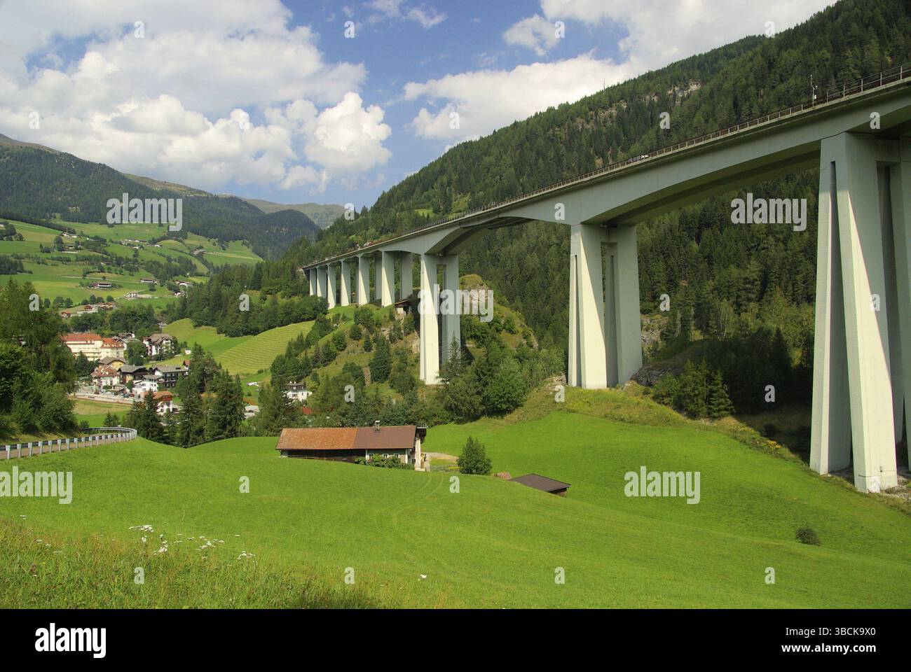Traffic brenner pass hi-res stock photography and images - Alamy