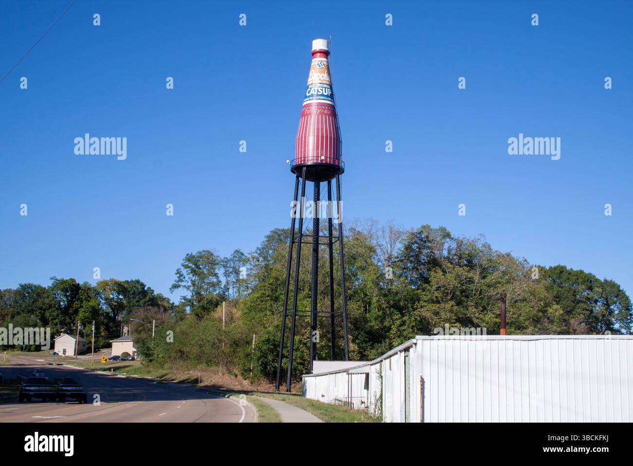 Brooks Catsup Bottle Water Tower in Collinsville, Illinois Stock Photo ...