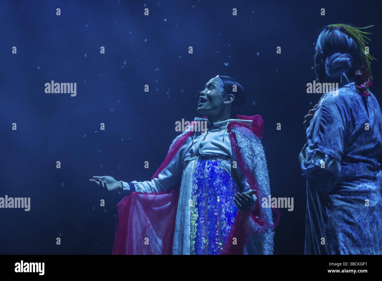 Performers:inside: Jona James Aulepp, Sila Davulcu, Malte Goebel, Kaey ...