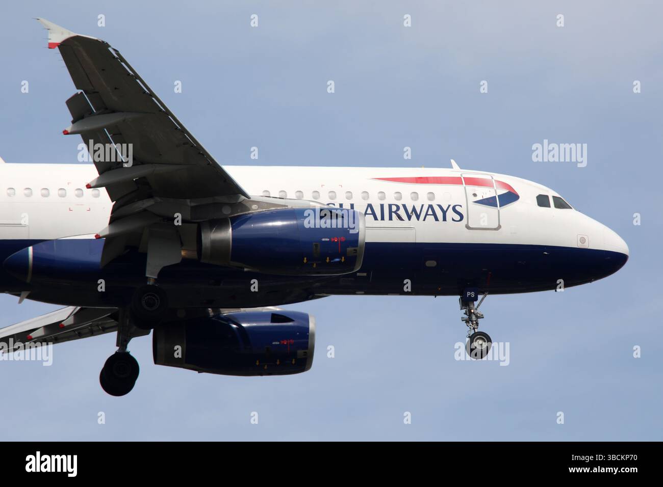 a plane making its final descent into Edinburgh airport Stock Photo - Alamy