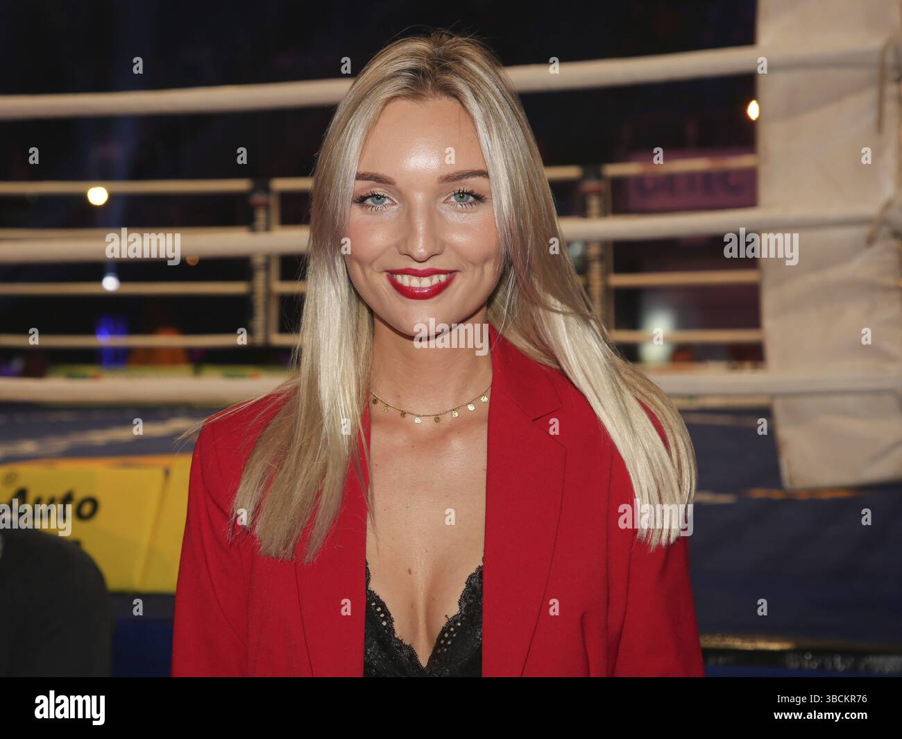 Luisa girlfriend of light heavyweight boxer Dominic Boesel SES Boxing ...