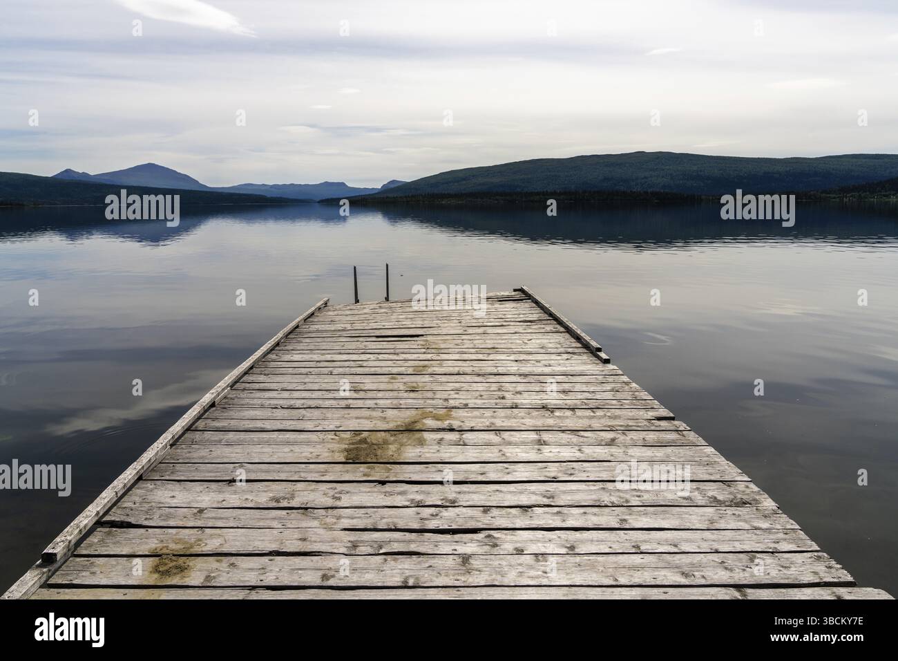 Misty waters reflect calm sky hi-res stock photography and images - Alamy