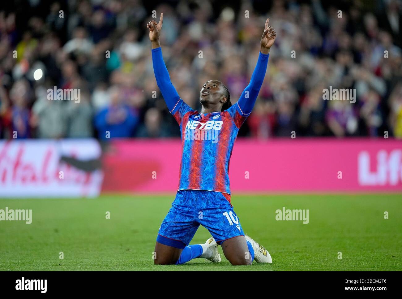 Crystal Palace's Eberechi Eze celebrates scoring their side's fourth ...