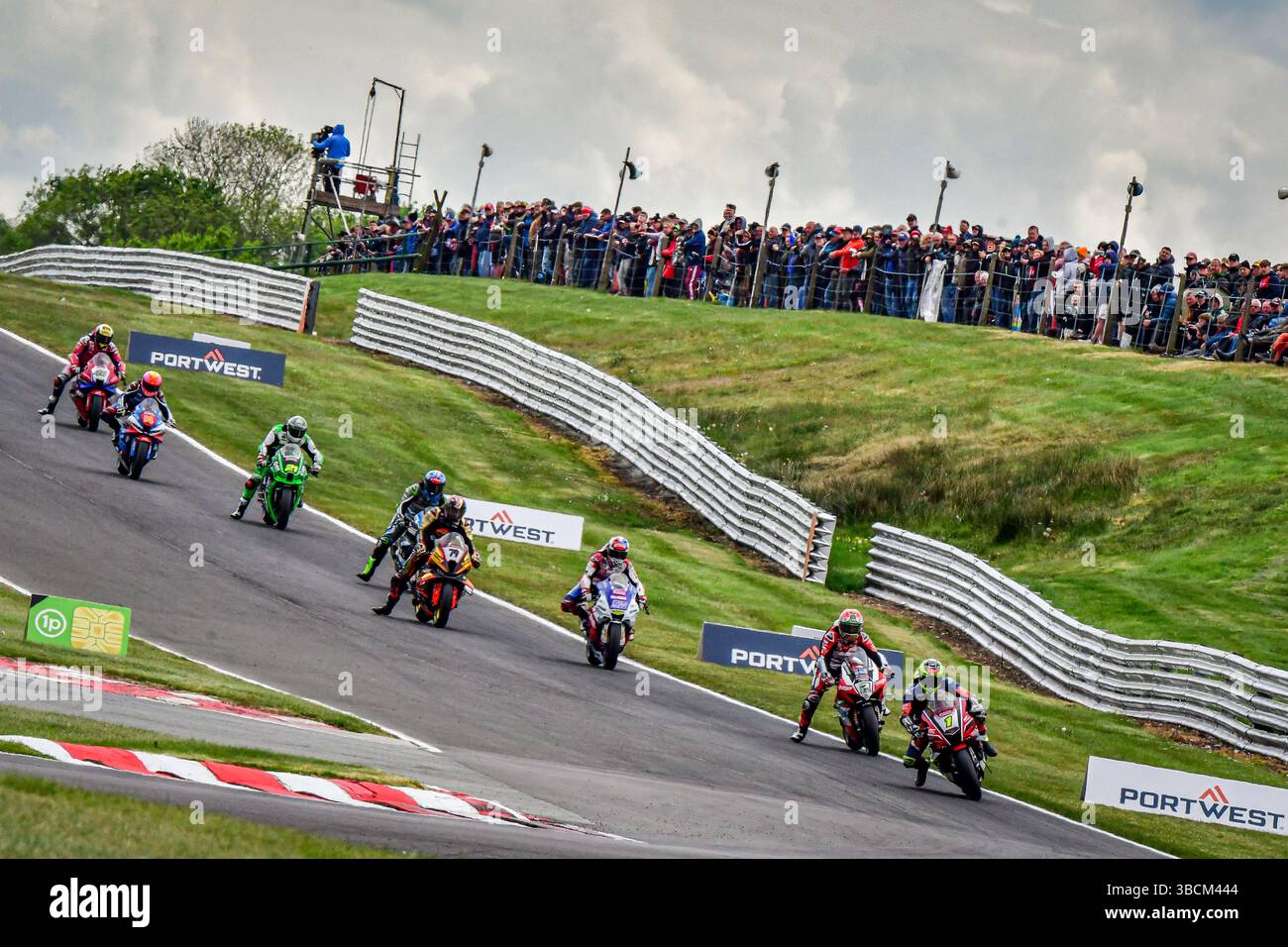 BRITISH SUPERBIKES, OULTON PARK Stock Photo - Alamy