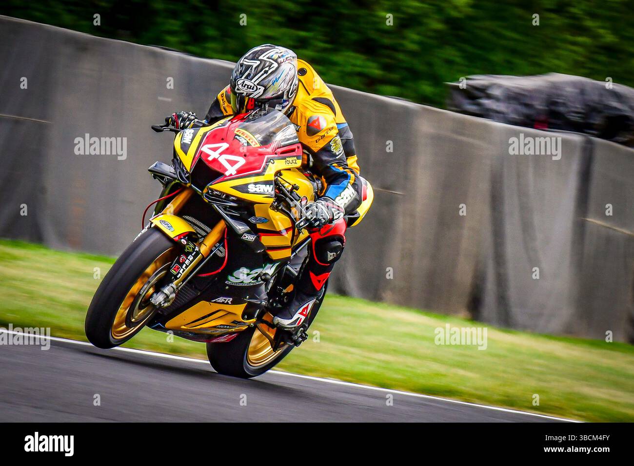 BRITISH SUPERBIKES, OULTON PARK Stock Photo - Alamy