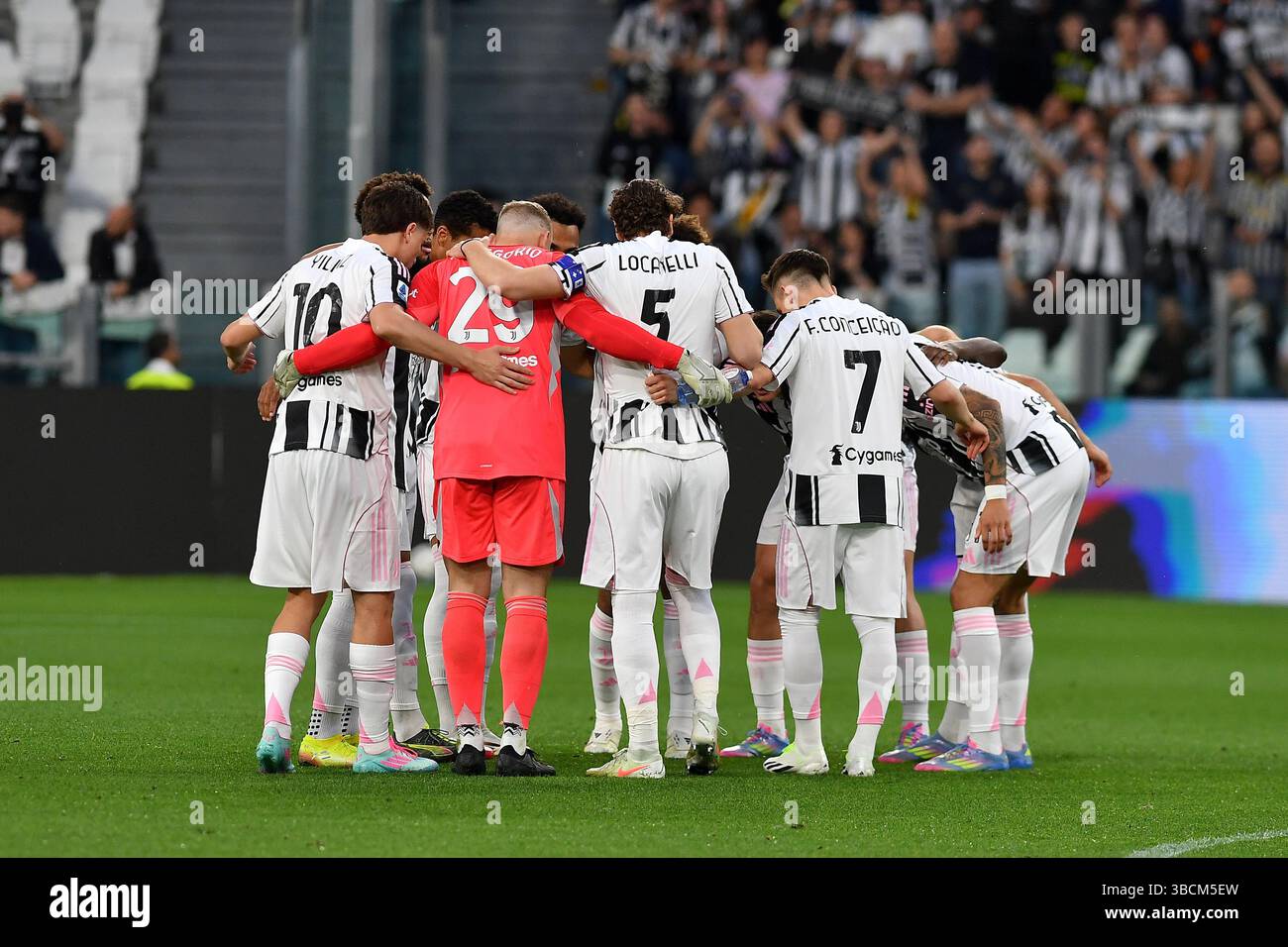 Turin, Italy. 20th May, 2025. Team of Juventus FC during Serie A 2024/ ...