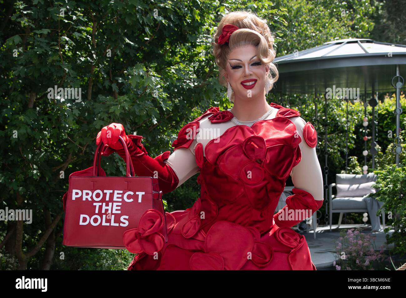 Chelsea, London, UK. 19th May, 2025. Daisy, The Drag Queen Gardener ...