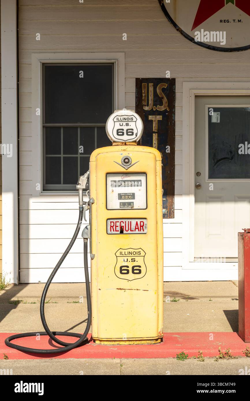 Williamsville, Illinois, USA - May 15th 2025 - Vintage gas station with ...