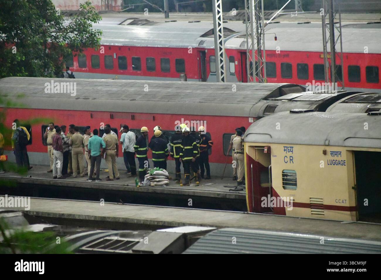 Mumbai, India. 20th May, 2025. MUMBAI, INDIA - MAY 20: Firefighter ...
