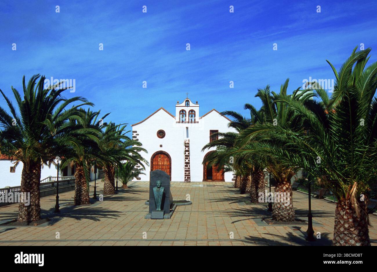 Church Square, Church Virgen de la Luz, Santo Domingo de Garafia, La ...