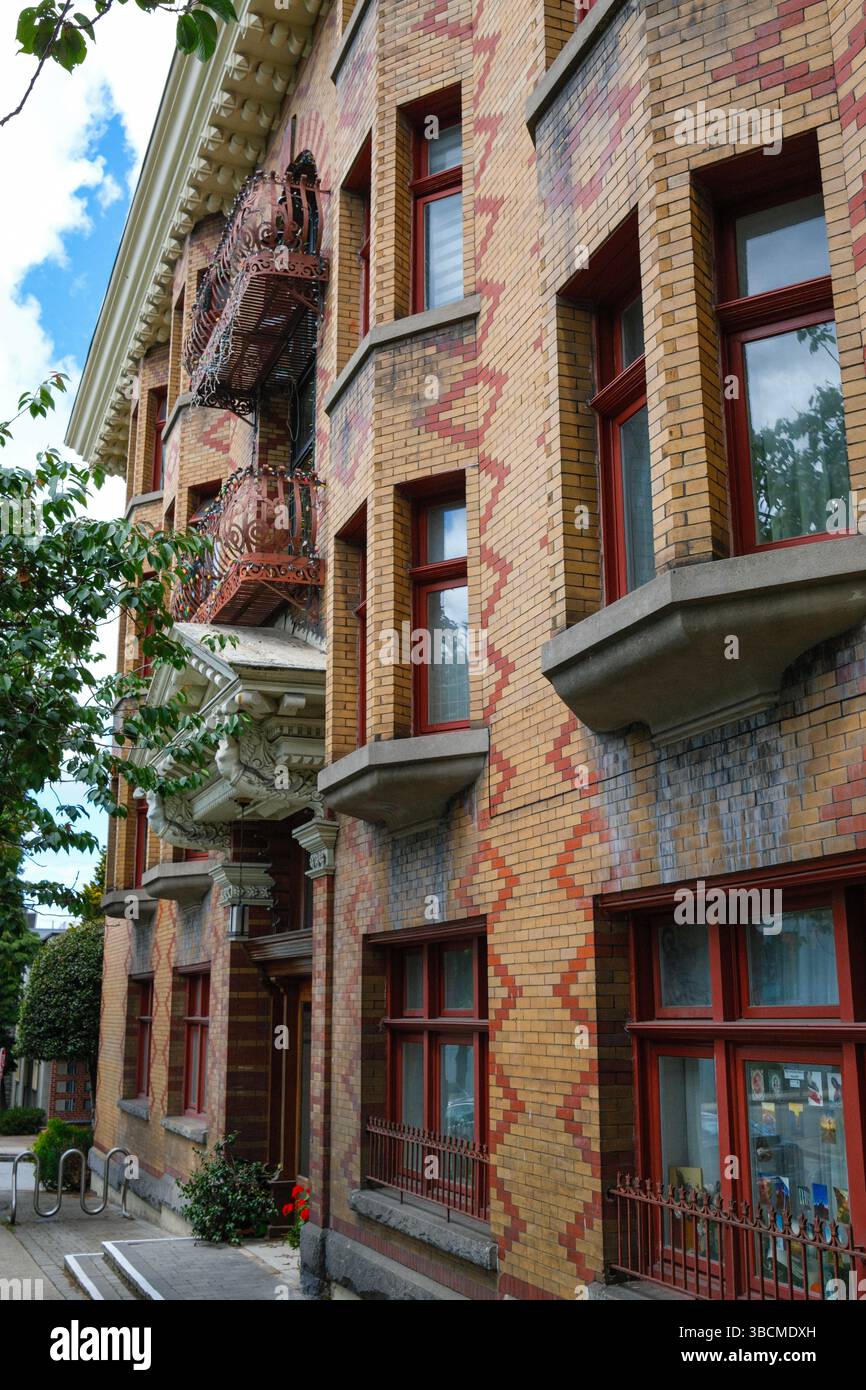 An old brick building in Mount Pleasant, Vancouver, BC Stock Photo - Alamy