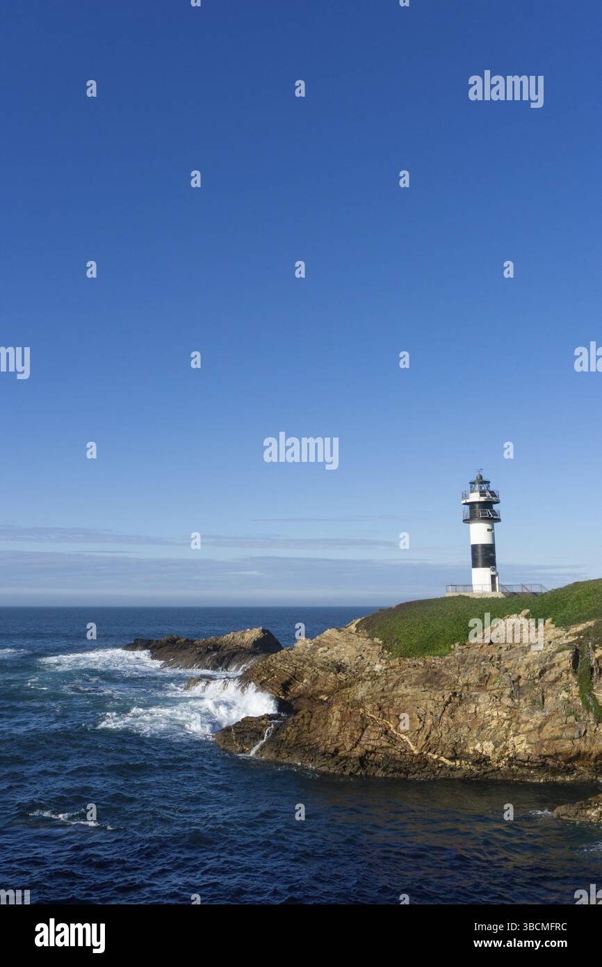 A view of the lighthouse on Isla Pancha in Galicia Stock Photo - Alamy