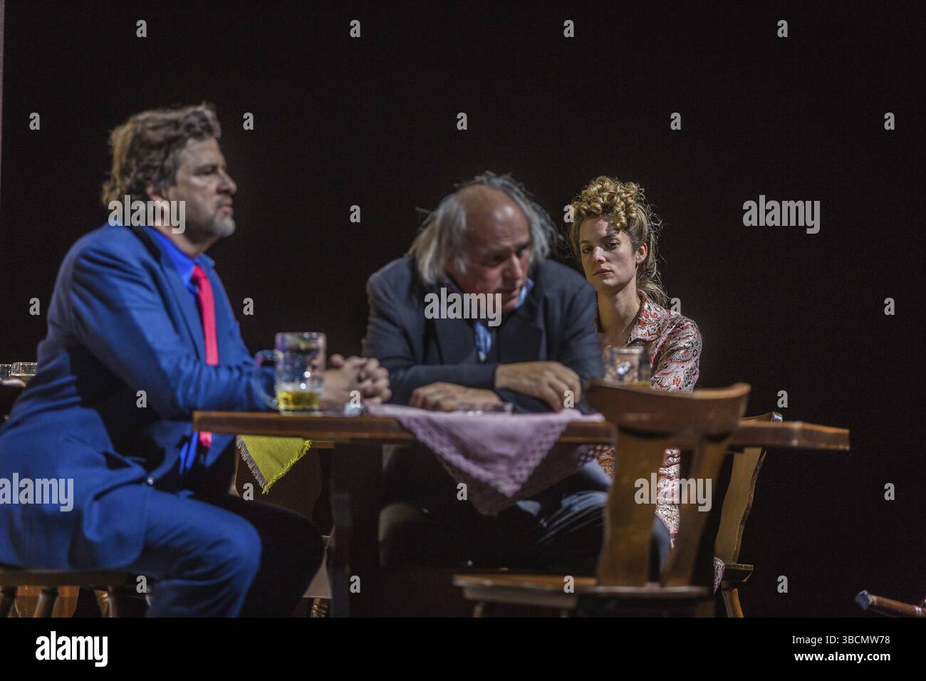 Hans-Jochen Wagner. Martin: Sebastian Schwarz. Karl: Christoph Gawenda ...