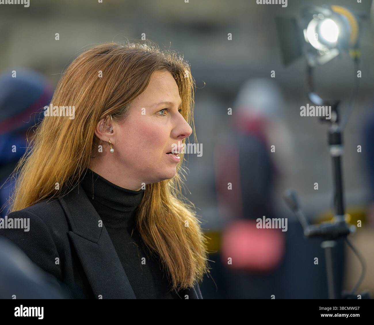Reporting queens death hi-res stock photography and images - Alamy