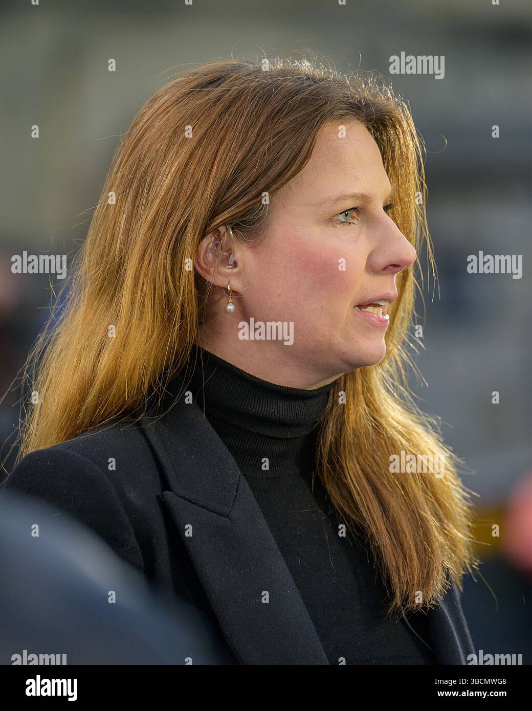 Bbc female news presenter hi-res stock photography and images - Alamy