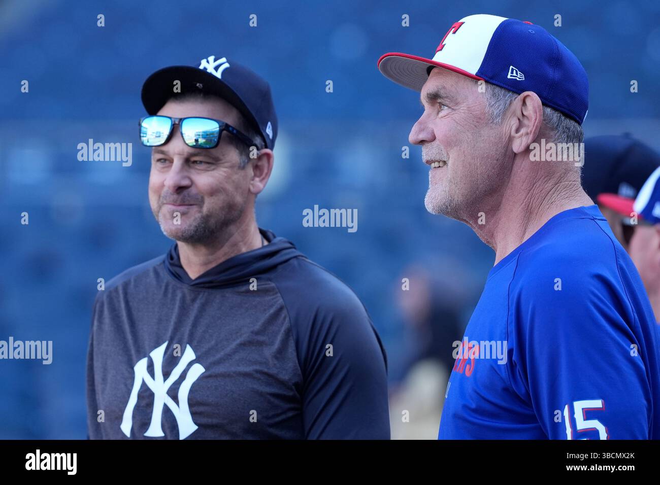 BRONX, NY - MAY 20: New York Yankees Manager Aaron Boone (17) and Texas ...