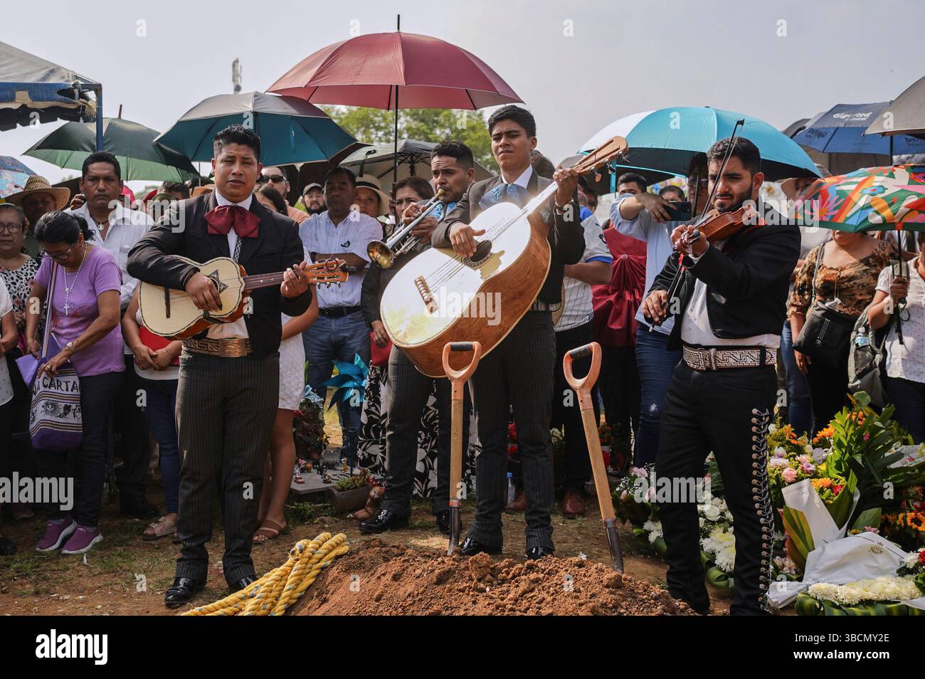 Mariachi musicians perform during the burial of Naval Academy Cadet ...