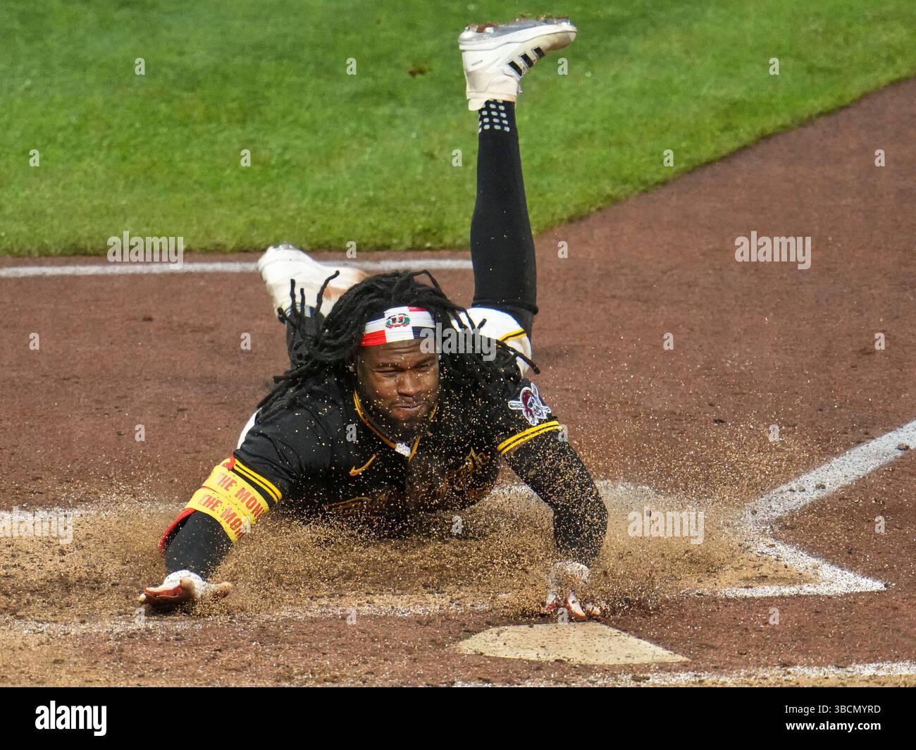 Pittsburgh Pirates' Oneil Cruz scores from second on a single by Bryan ...