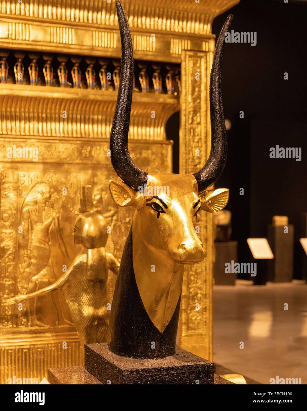 Ancient egyptian furniture hi-res stock photography and images - Alamy