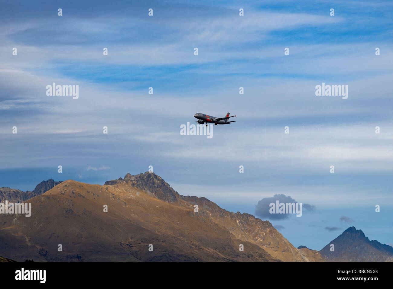 Queenstown, New Zealand, Jetstar Airbus A320 aeroplane coming into land ...