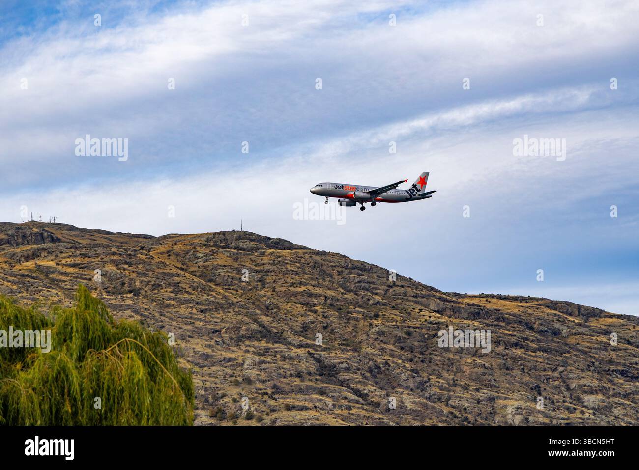 Queenstown, New Zealand, Jetstar Airbus A320 aeroplane coming into land ...