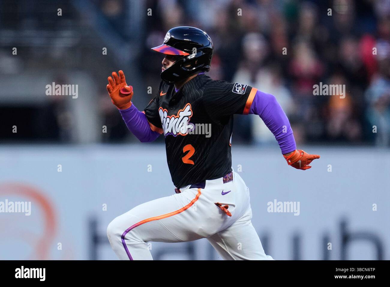 San Francisco Giants' Willy Adames runs to third after hitting an RBI ...