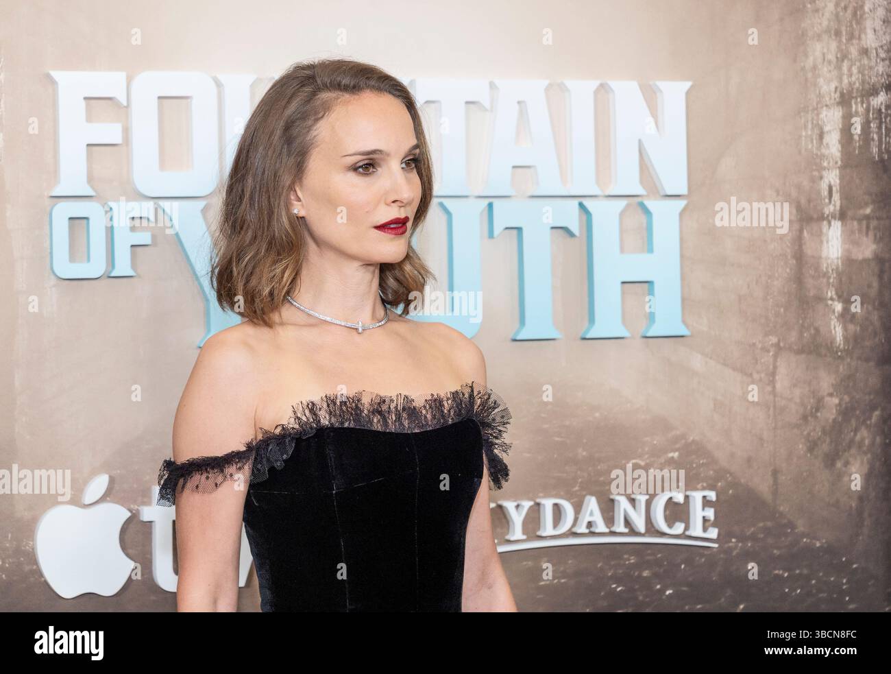 Natalie Portman wearing dress by Dior attends world premiere of the ...