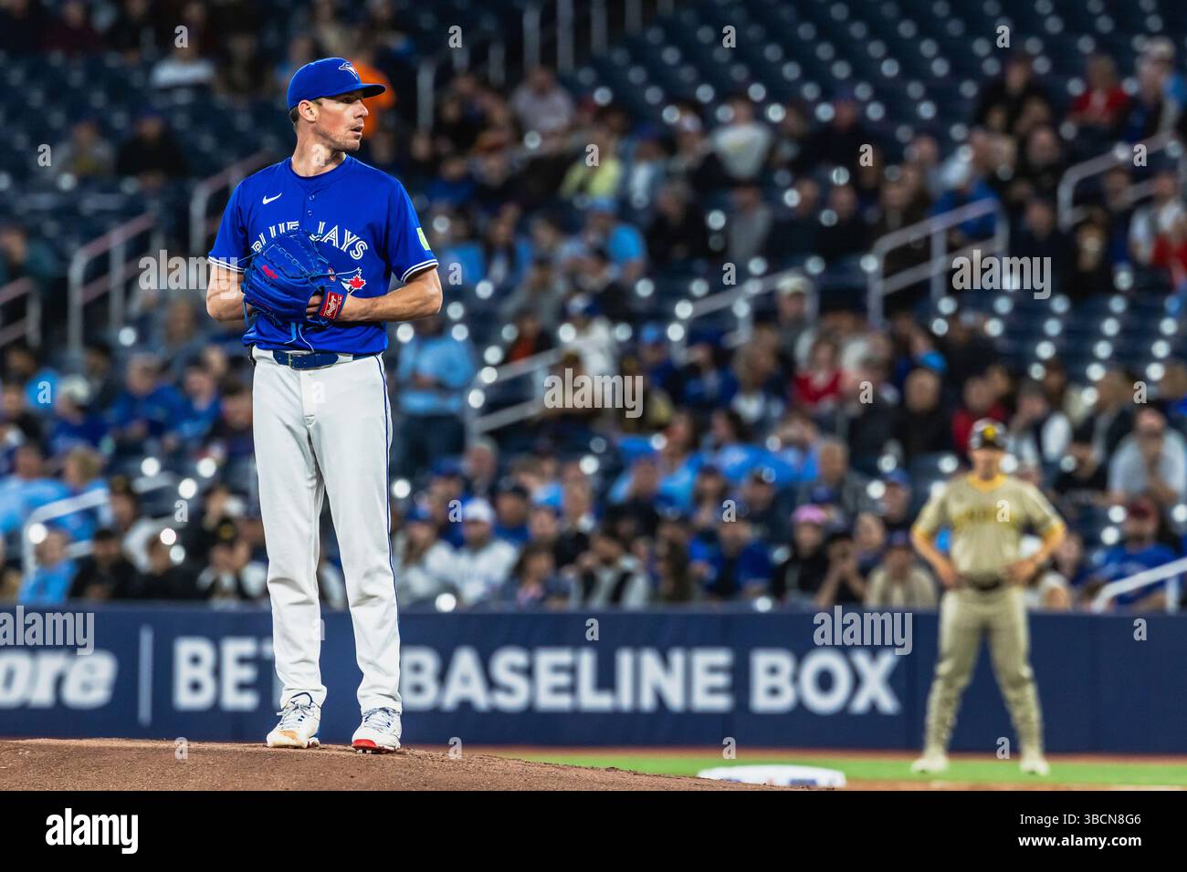 TORONTO, ON - MAY 20: Toronto Blue Jays pitcher Chris Bassitt (40 ...