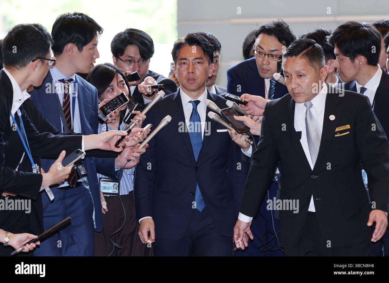 Shinjiro KOIZUMI, the former Environment Minister (C), arrives at the ...