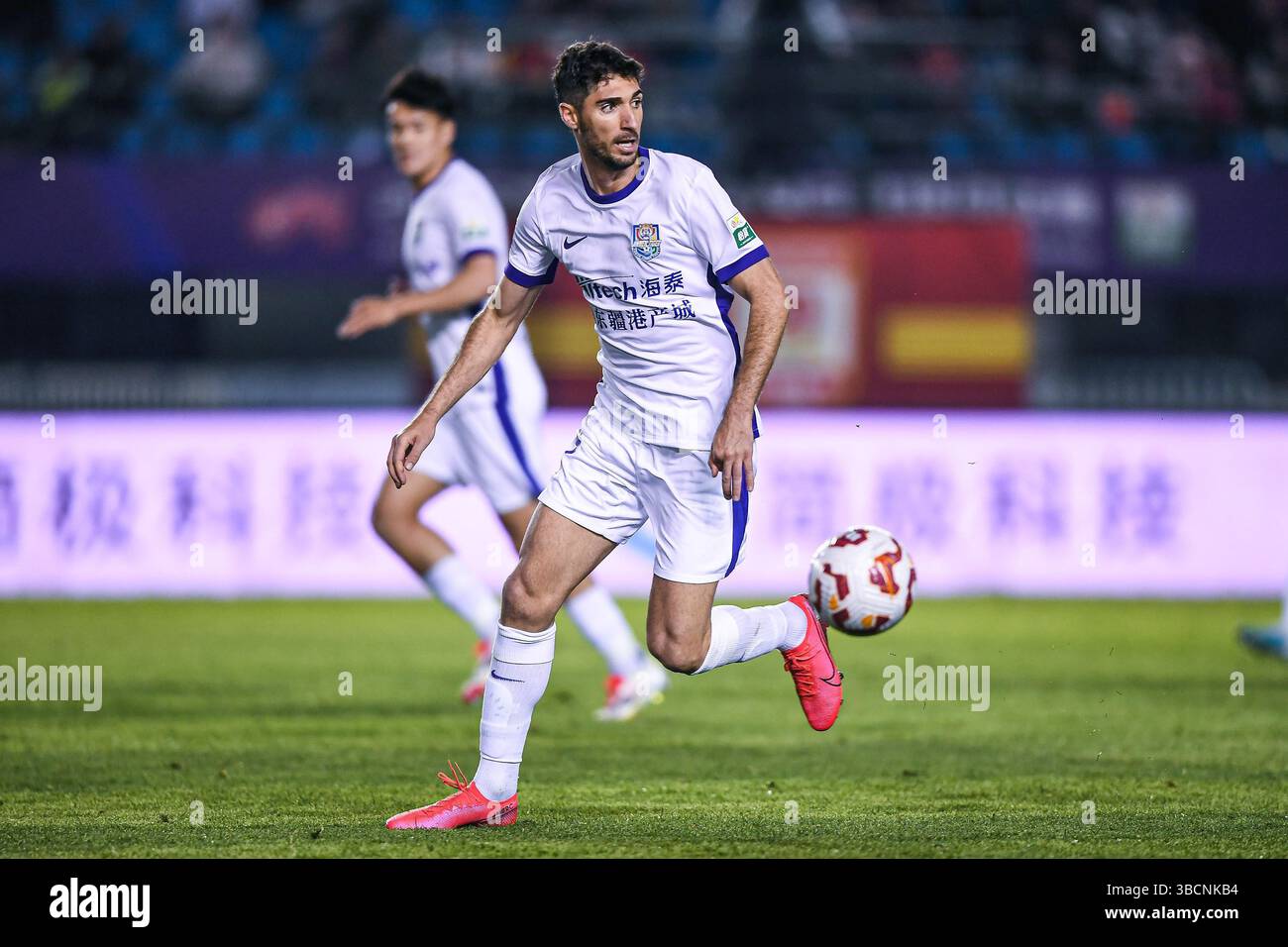 Tianjin Jinmen Tiger Football Club defeated Changchun Yatai Football Club with 2-1 at the ...