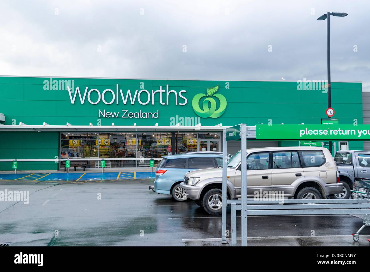 Woolworths New Zealand supermarket and grocery store in the town of ...