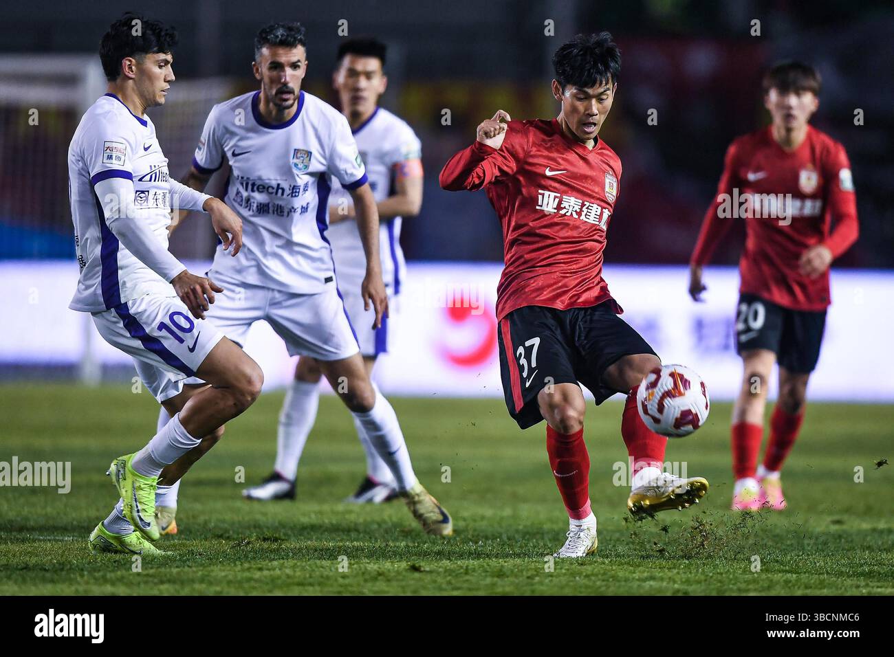 Tianjin Jinmen Tiger Football Club defeated Changchun Yatai Football ...