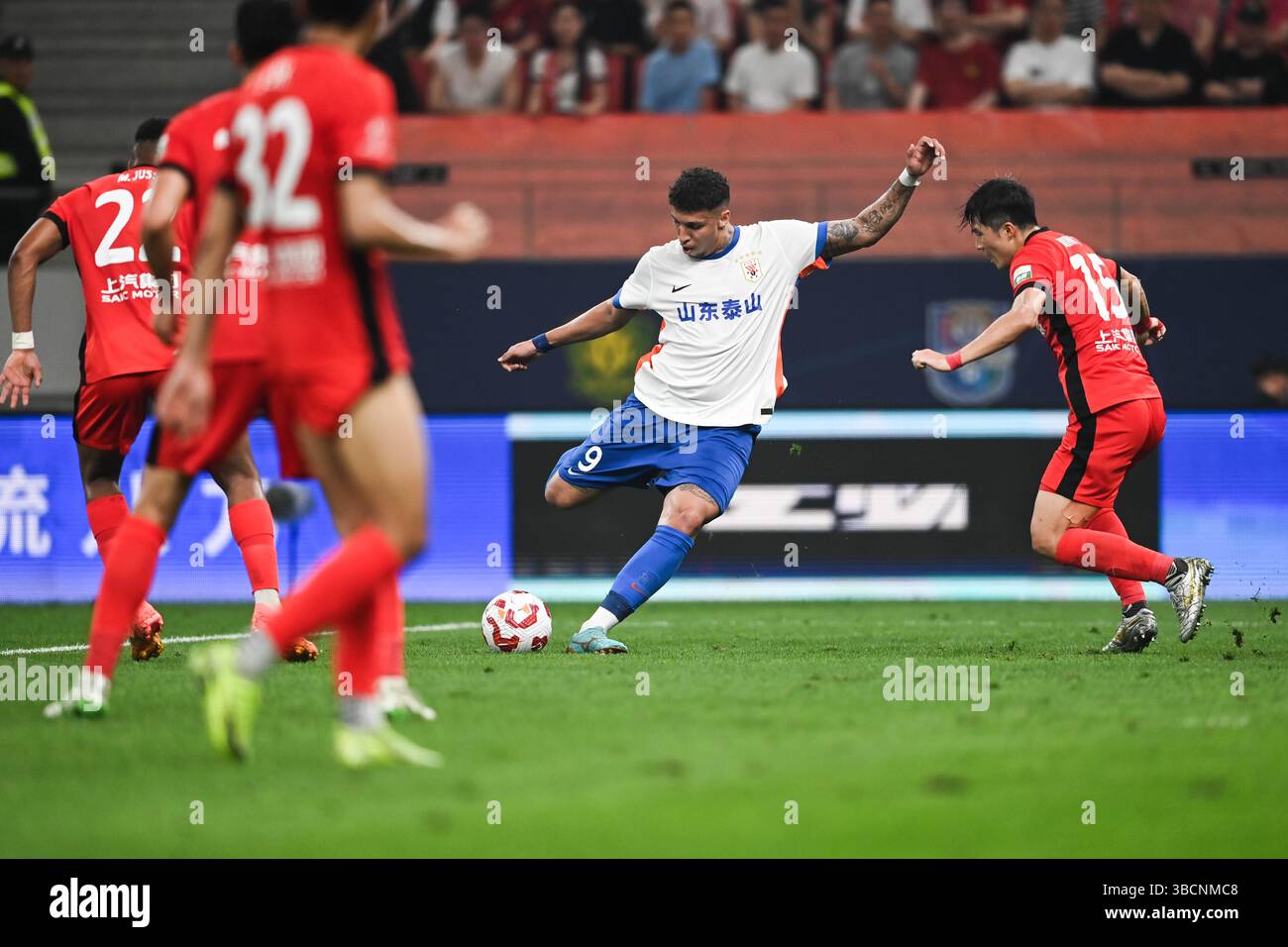 Shanghai Port Football Club 1-1 draw Shandong Taishan Football Club at ...