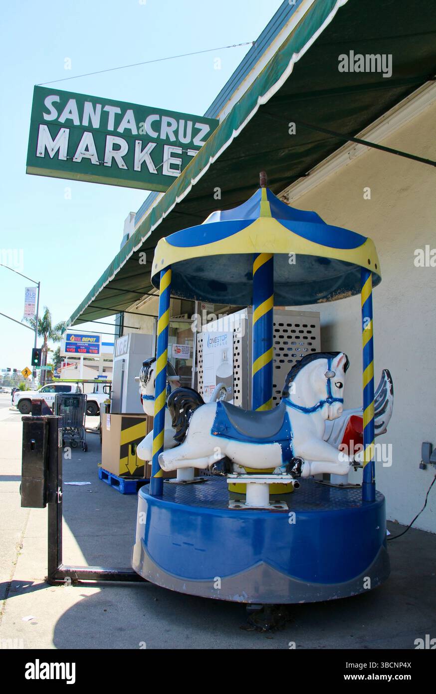 Coin operated ride hi-res stock photography and images - Alamy