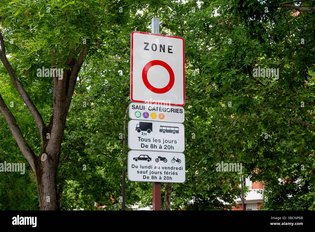 Road sign at the entrance to the city of Paris indicating a Low ...
