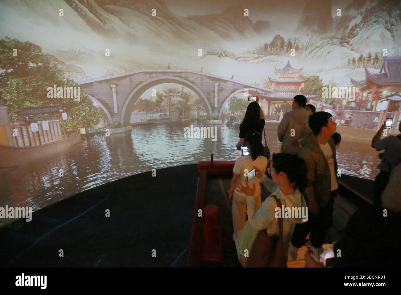 People visit the China Grand Canal Museum in Yangzhou City, east China ...