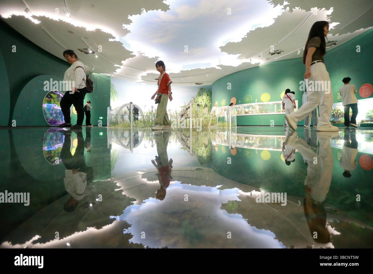 People visit the China Grand Canal Museum in Yangzhou City, east China ...