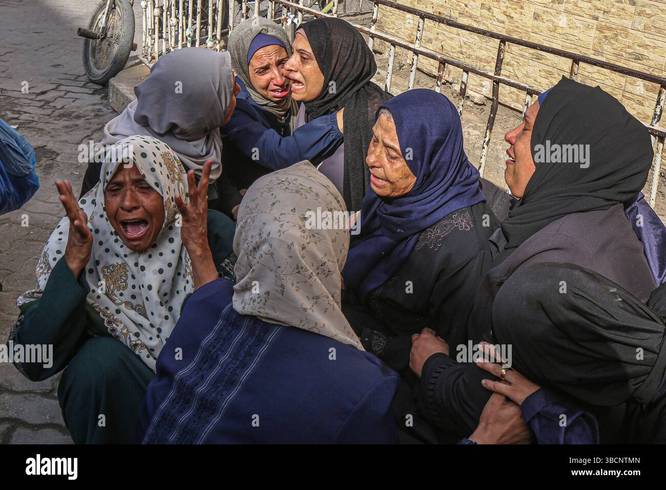 Gaza. 20th May, 2025. Palestinians grieve after an Israeli airstrike on ...