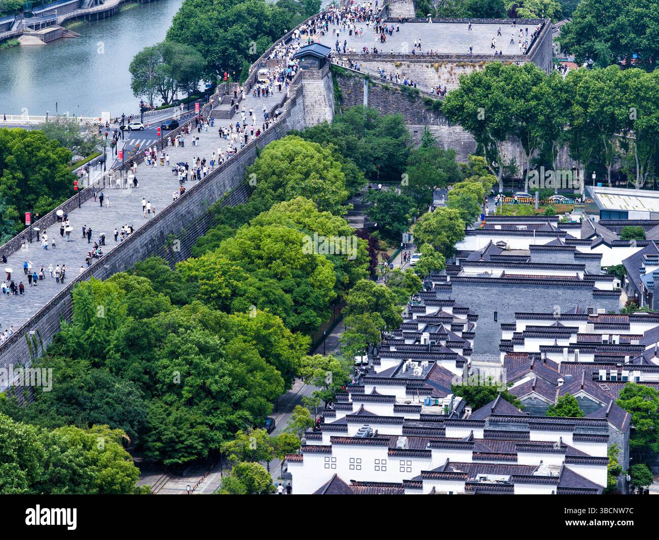 Aerial photo shows tourists visiting the Zhonghua Gate scenic area in ...