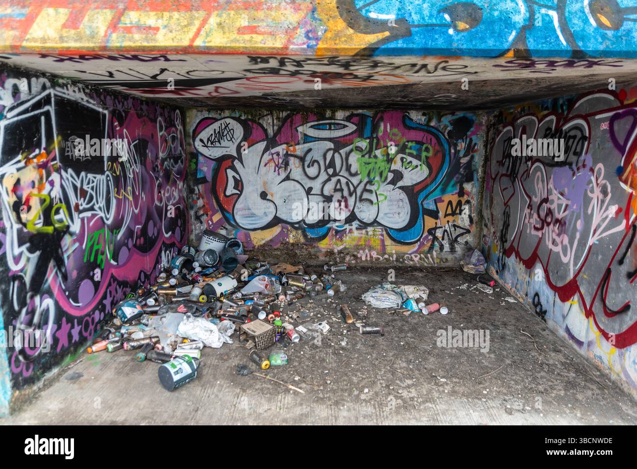 Pollution messy graffiti hi-res stock photography and images - Alamy