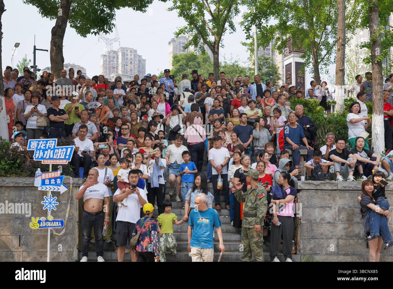 A dragon boat race kicks off in Chongqing, China, 18 May, 2025 Stock ...