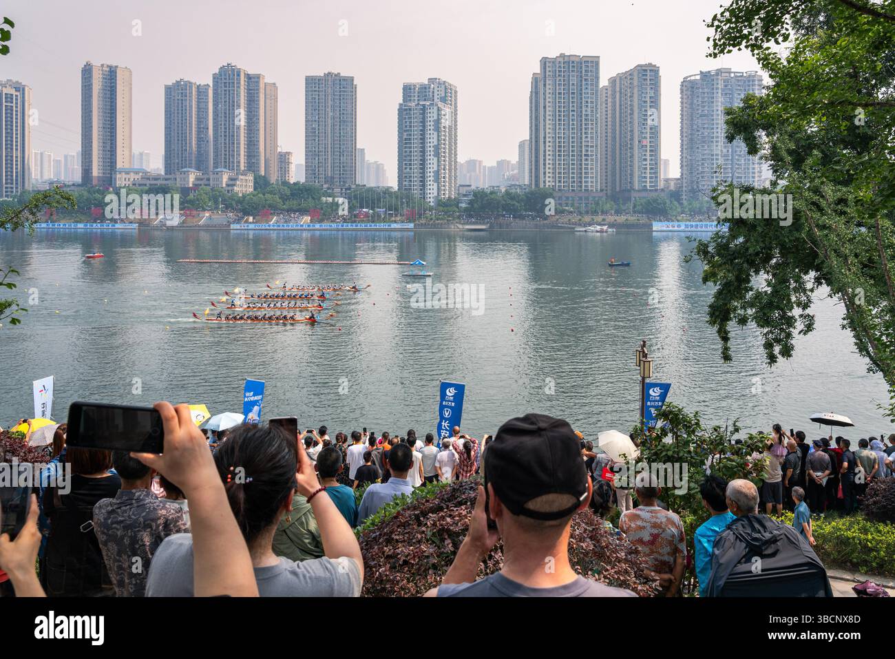 A dragon boat race kicks off in Chongqing, China, 18 May, 2025 Stock ...
